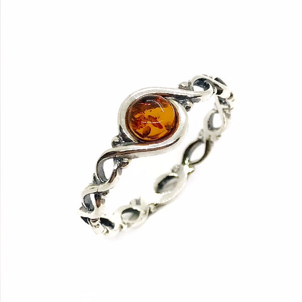 AM0206 - Amber Ring – Solvang Pebble People